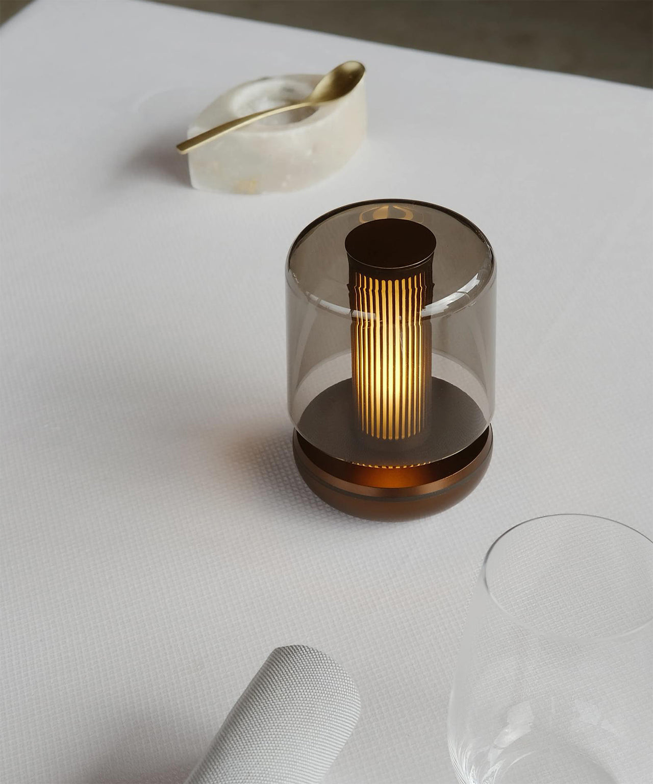 Humble Firefly: premium table lamp with a warm ambiance