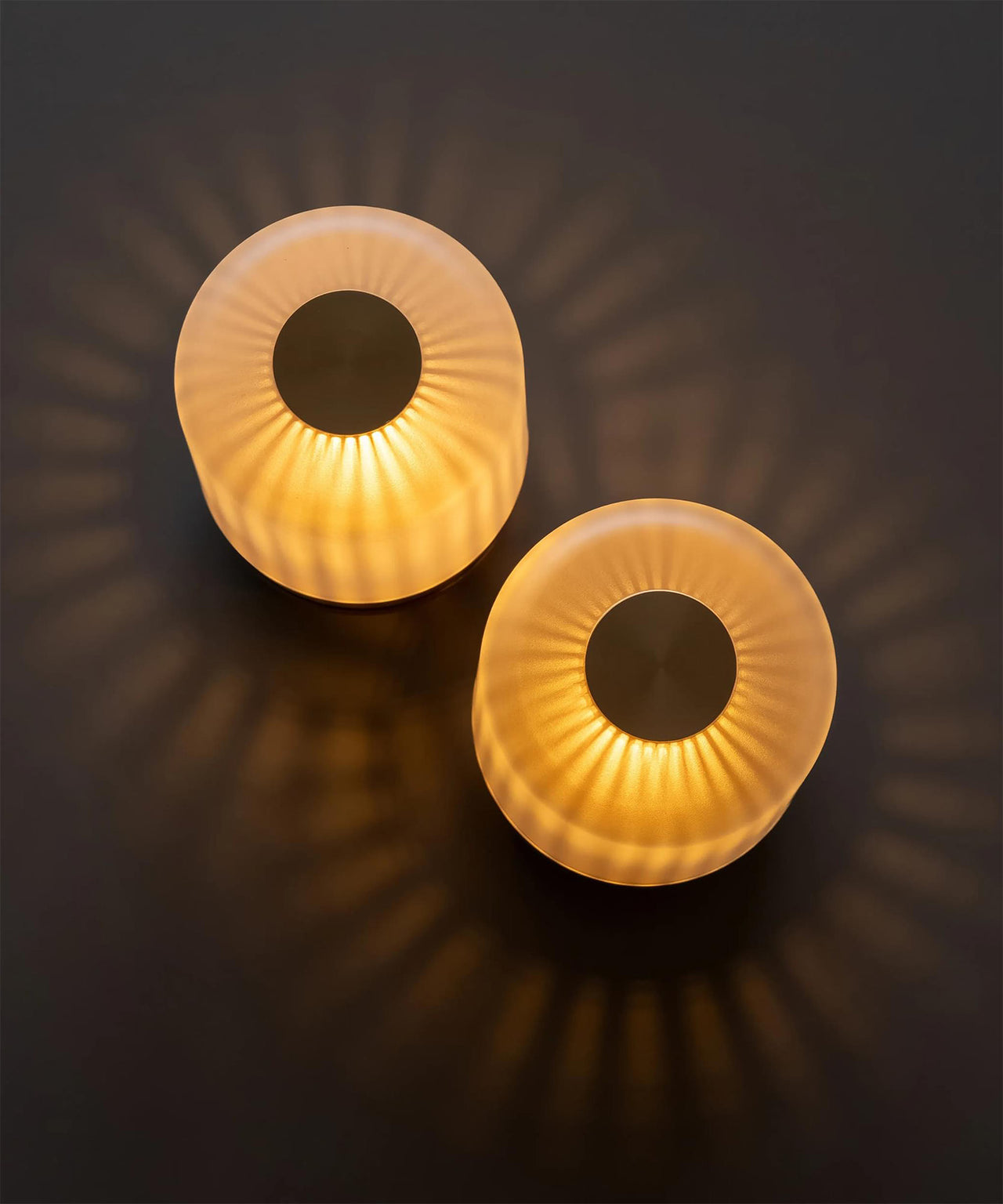 Humble Firefly: premium table lamp with a warm ambiance