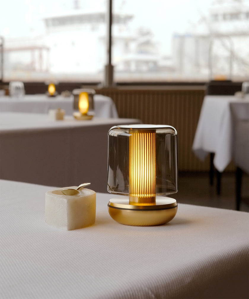 Humble Firefly: premium table lamp with a warm ambiance